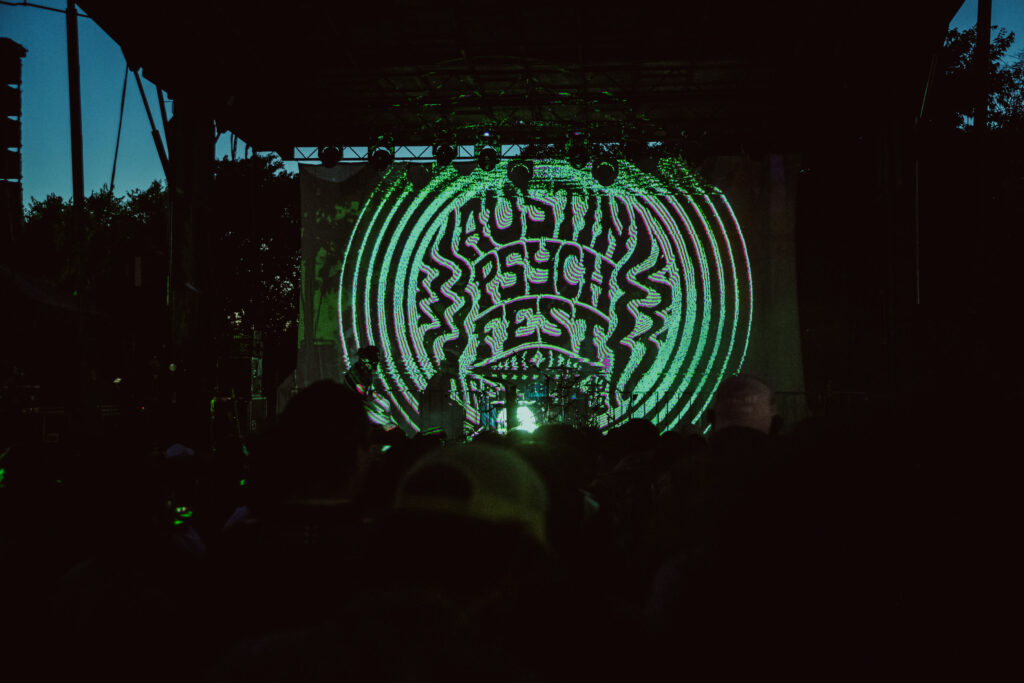 Reseña: Austin Psych Fest 2023 | Melody 's Echo Chamber, Cuco y más